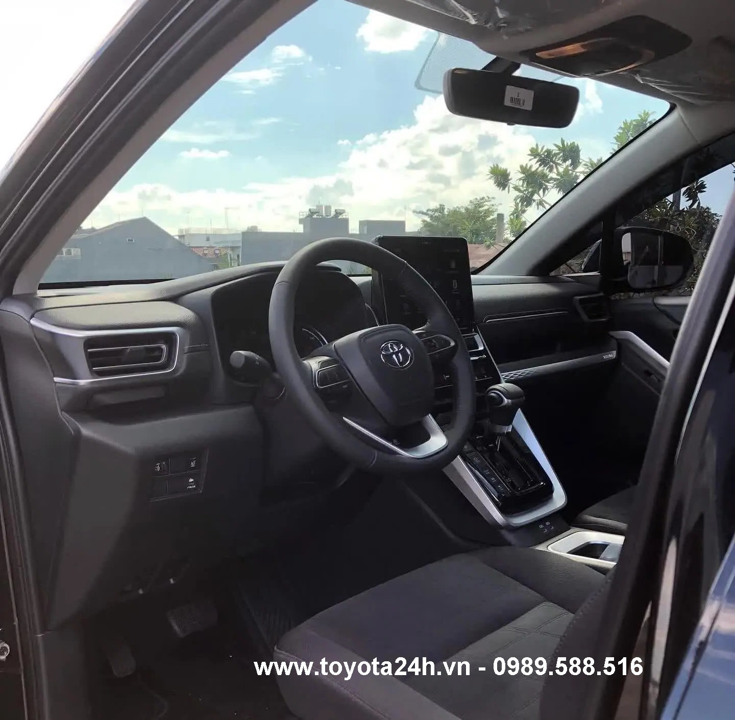 Lộ diện Toyota innova Cross Hybrid 2023 phiên bản mới sáp ra mắt tại ...