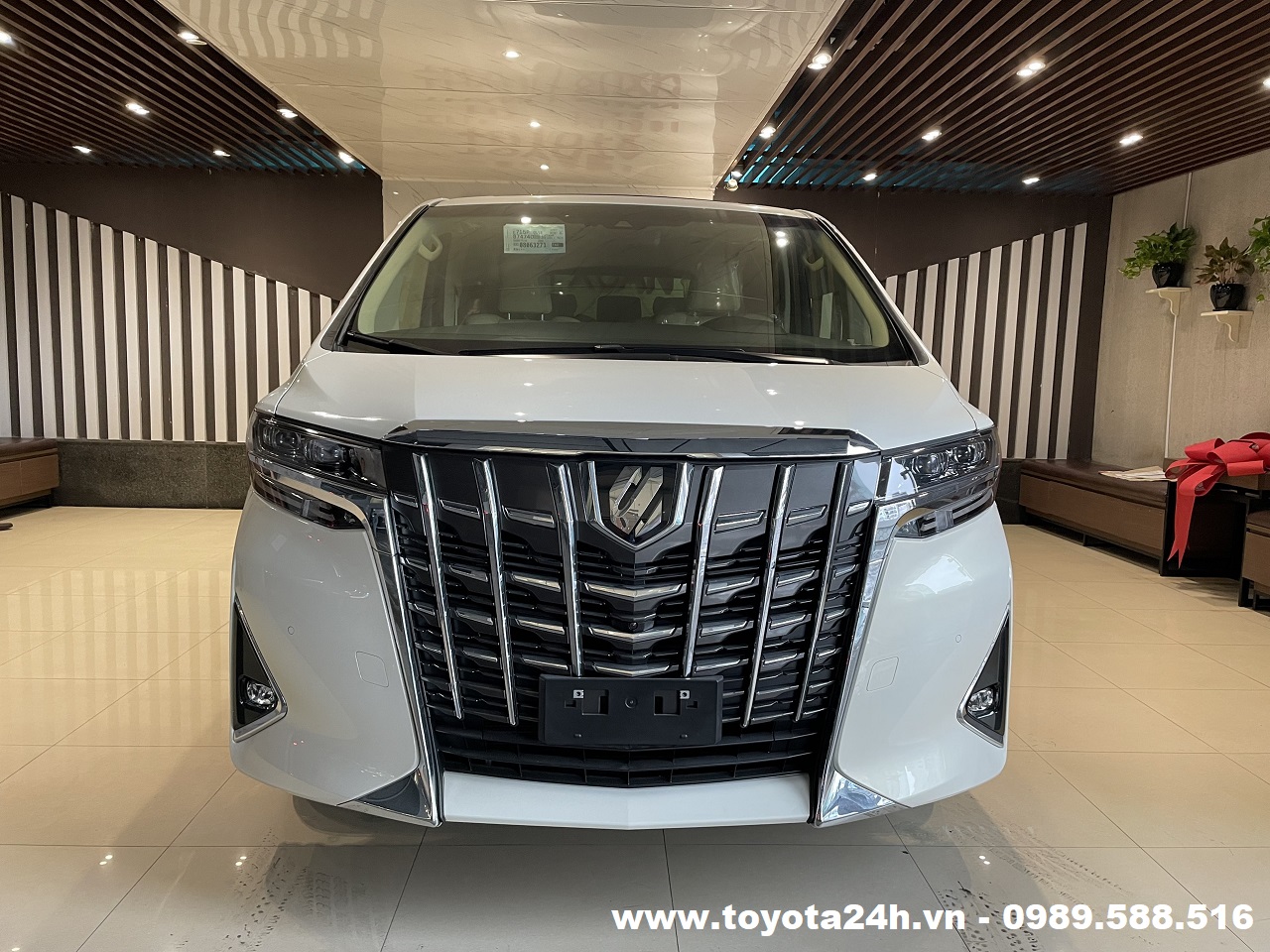 TOYOTA ALPHARD LUXURY 2023 Bảng Giá Xe Chi Phí Lăn Bánh Mới Nhất ...
