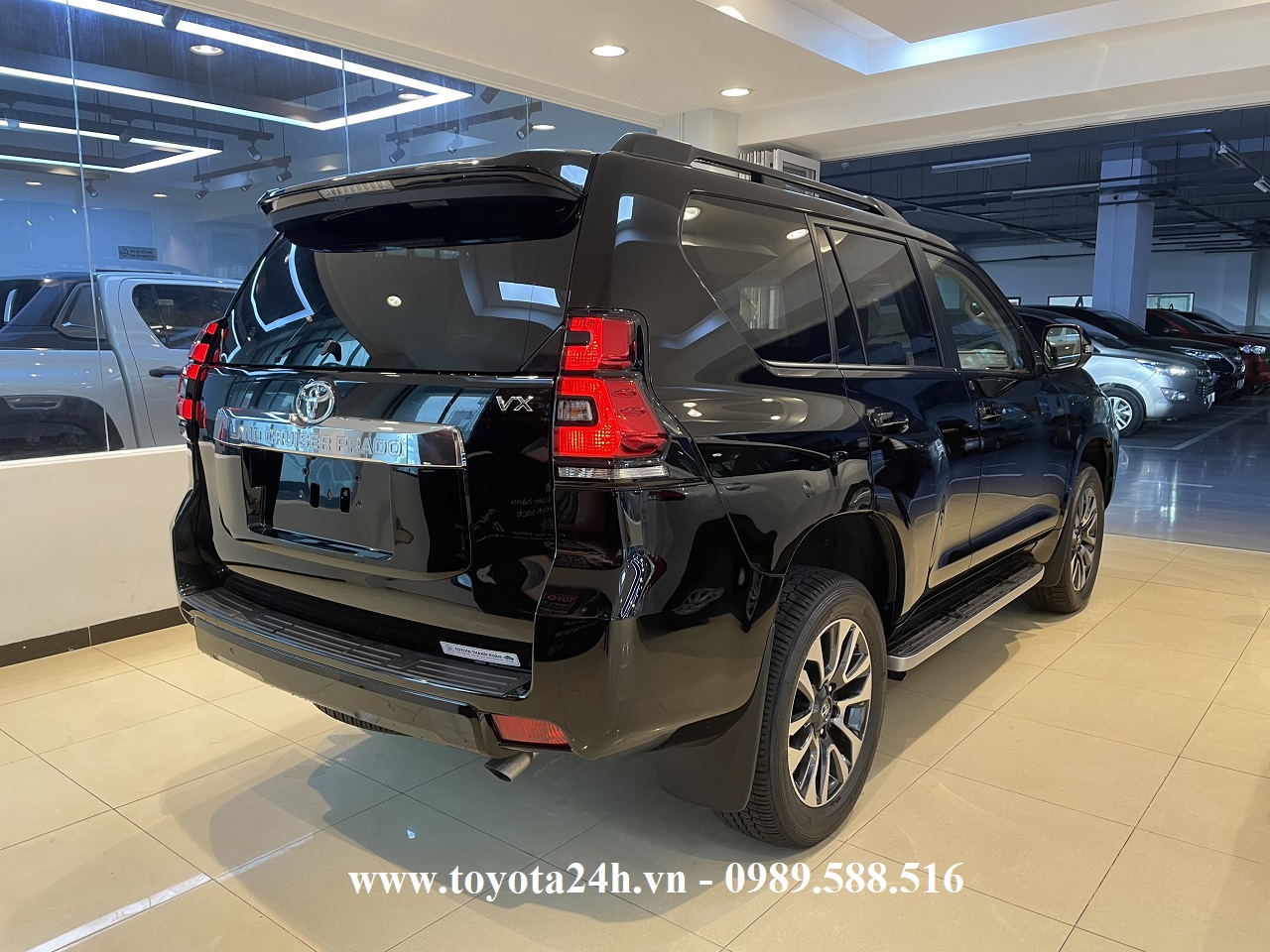 Toyota Land Cruiser Prado 2022 Màu Đen Ánh | Bảng Giá Xe | Lăn Bánh ...