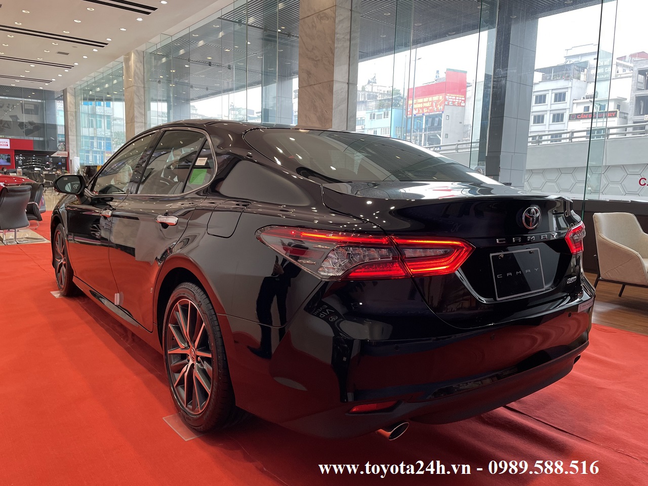 Toyota Camry 2.5Q 2022 Màu Đen Nội Thất Đen | Bảng Giá Xe | Lăn Bánh ...