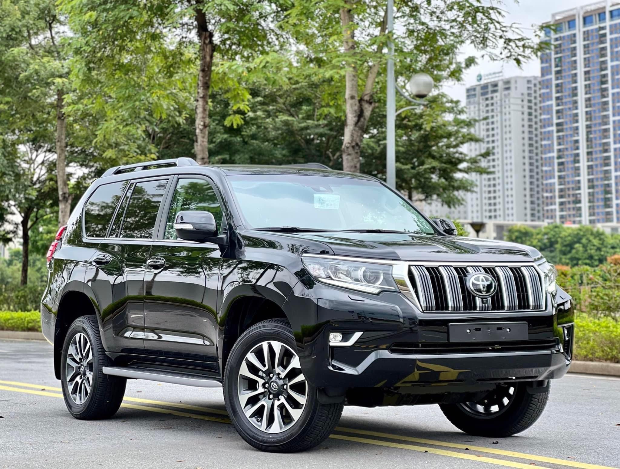 Trên Tay Toyota Land Cruiser Prado 2023 Màu Đen | Bảng Giá Xe | Thông ...