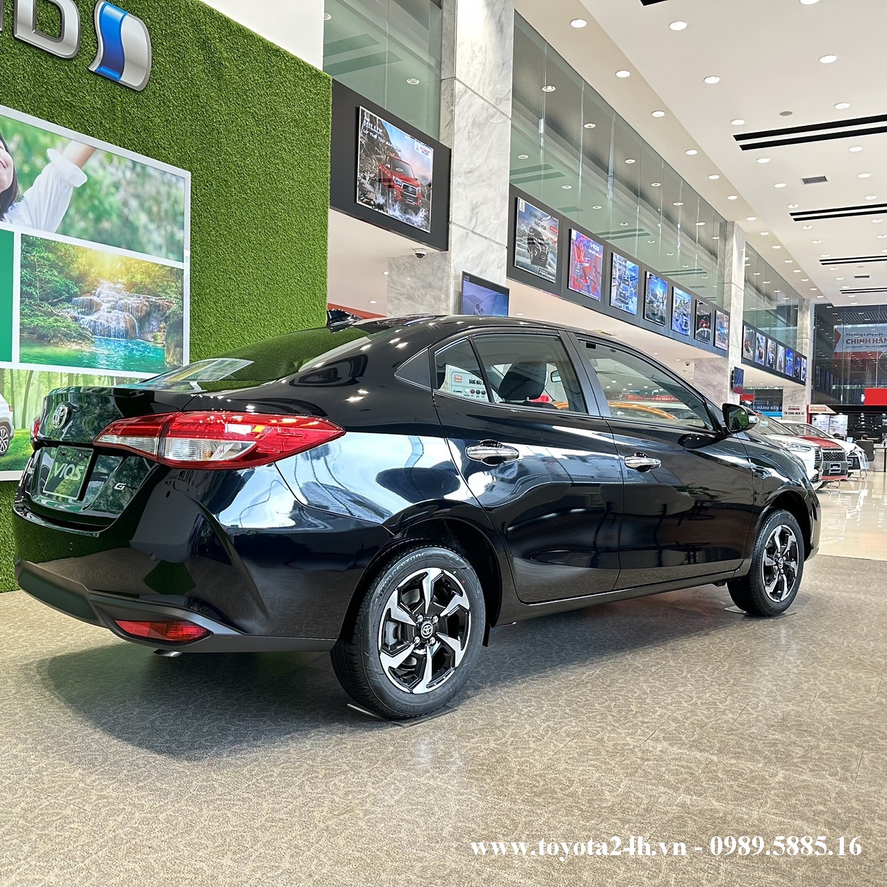 Toyota Vios 1.5G 2023 màu đen ánh, Hình ảnh xe, Bảng giá lăn bánh ...